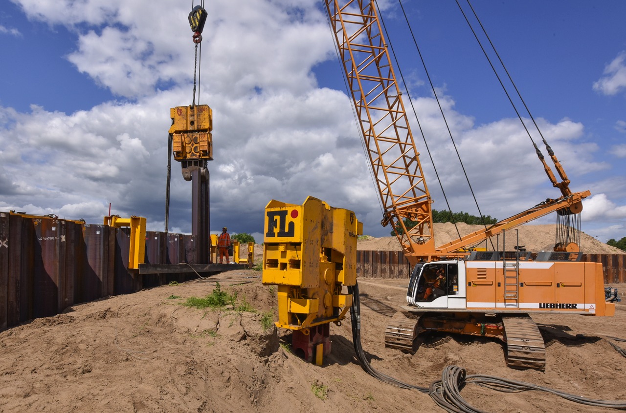 Hydraulisk vibrator for sætning af spuns rør - Lesanco ApS